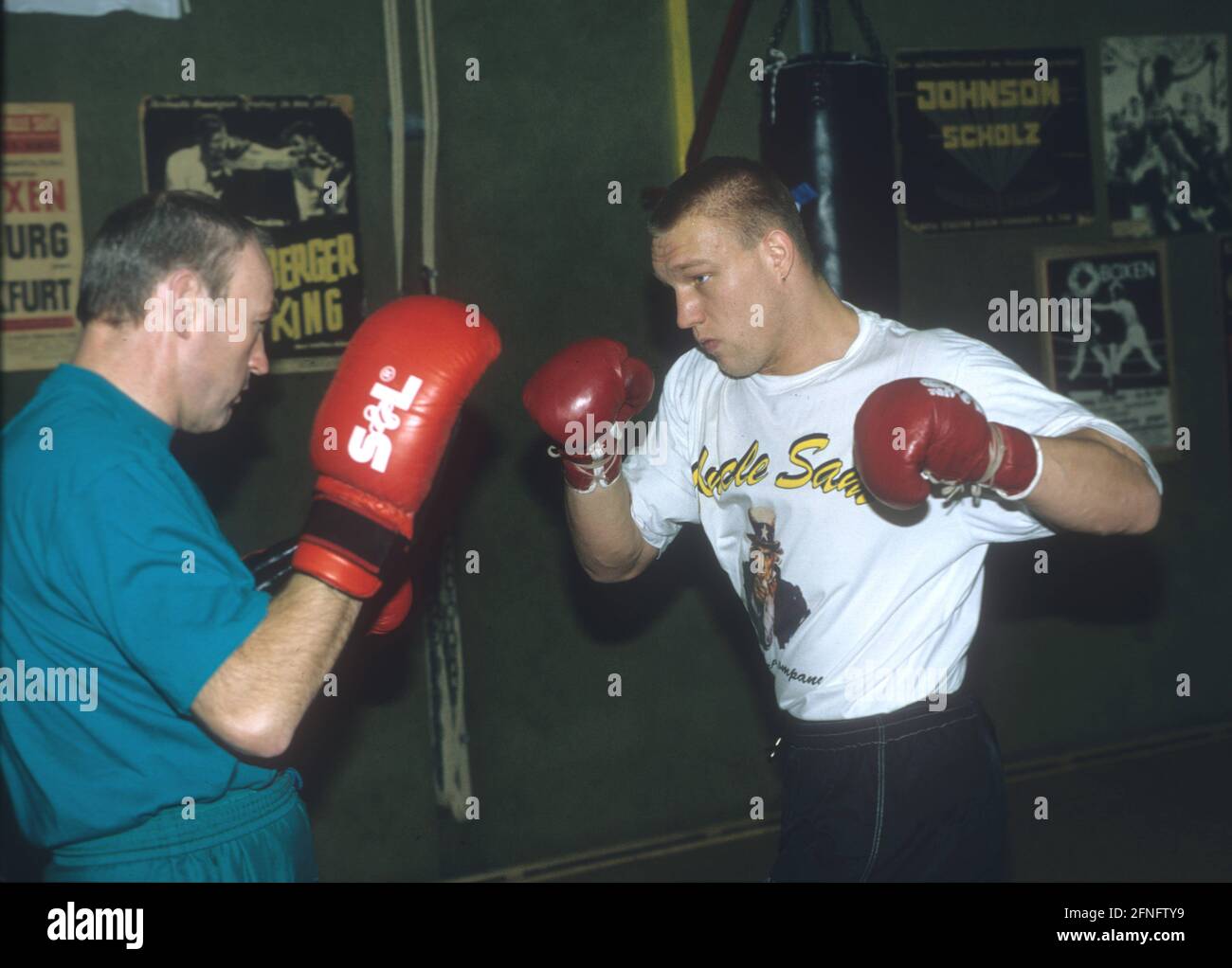 Boxing training Axel Schulz with trainer Manfred Wolke 21.02.1995 in ...