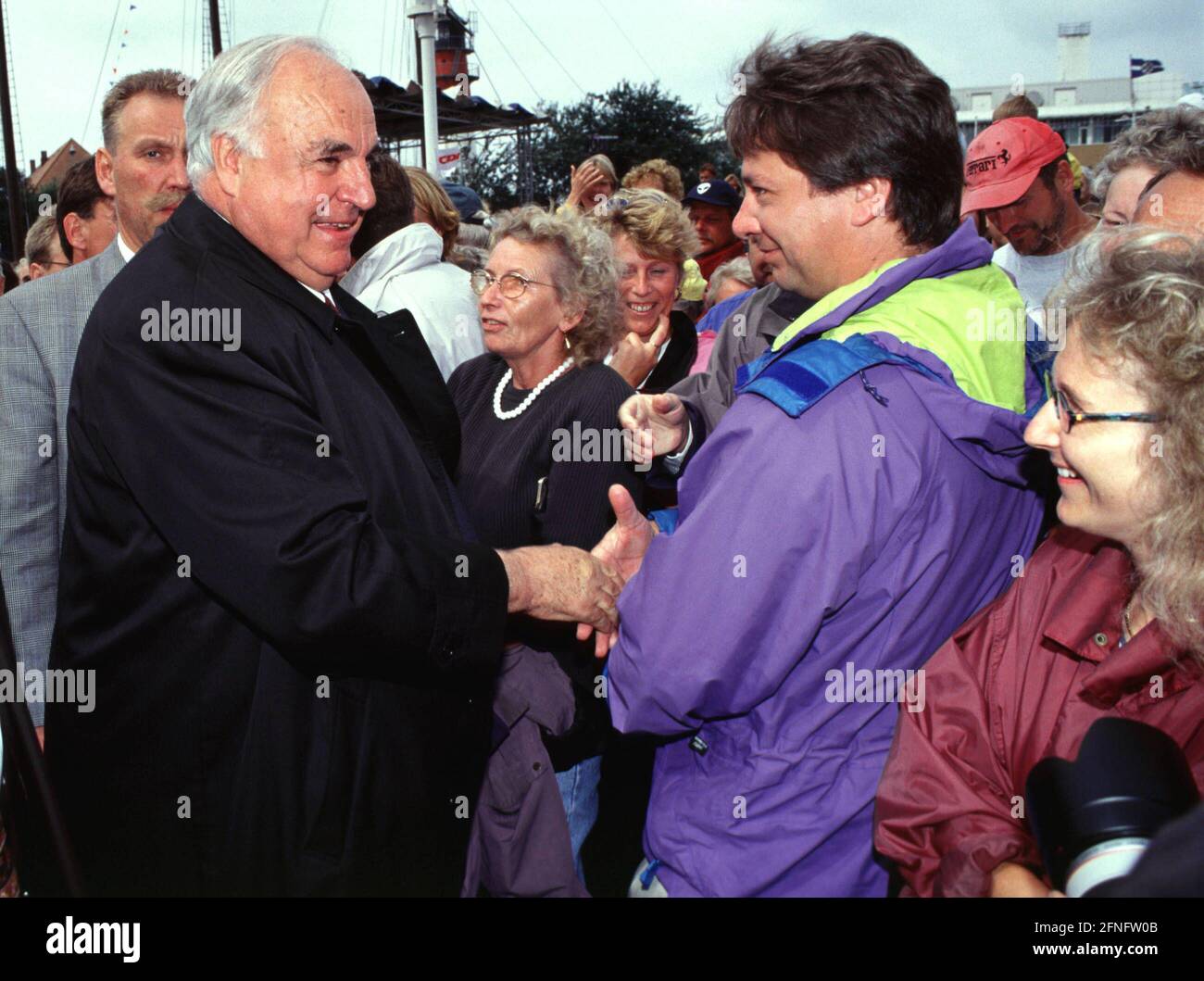 Chancellor Helmut KOHL , CDU , bathing in the crowd during an ...