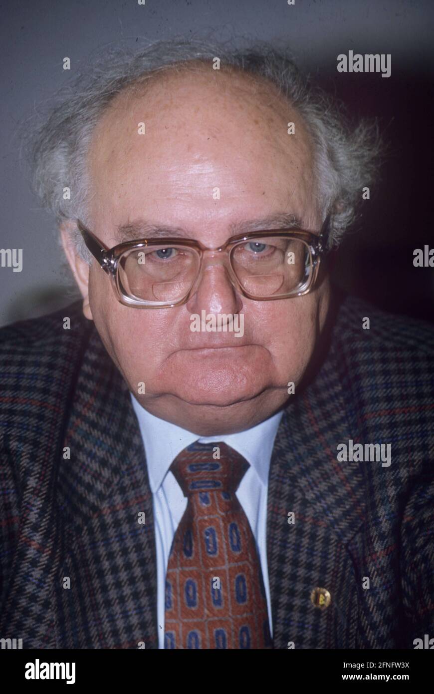 DFB Bundestag in Berlin 01.10.1992. Hans Kindermann (DFB). copyright ...