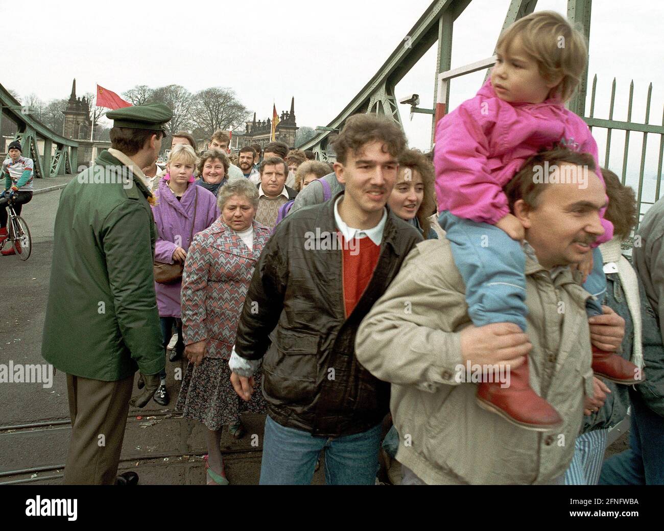 Unification bridge hi-res stock photography and images - Alamy