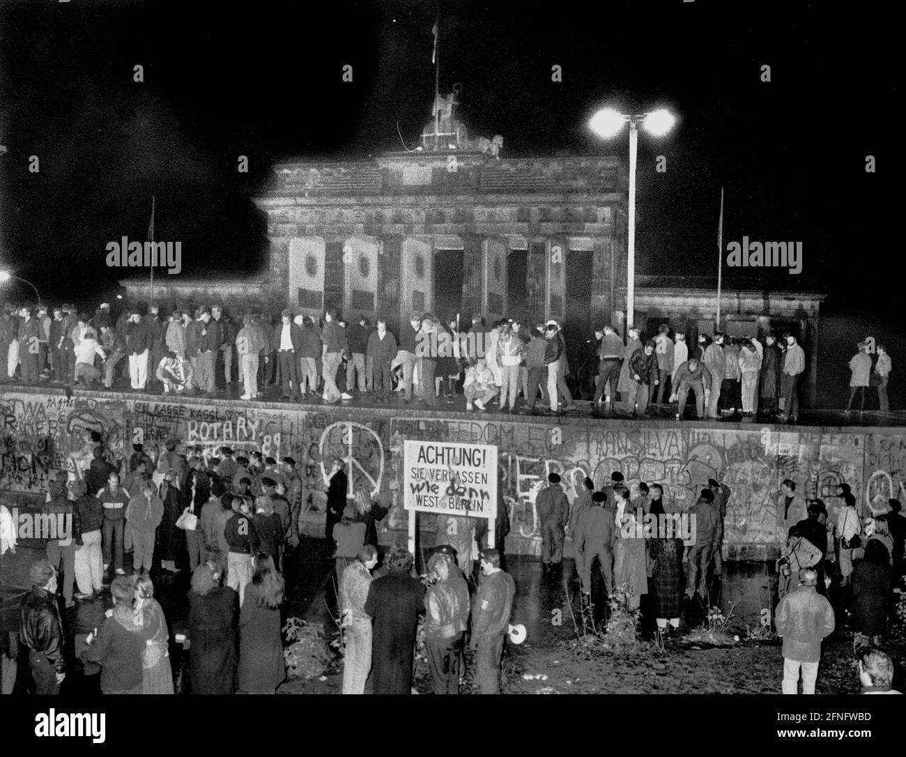 Berlin selection / GDR / Pariser Platz / Berlin Wall The Berlin Wall ...