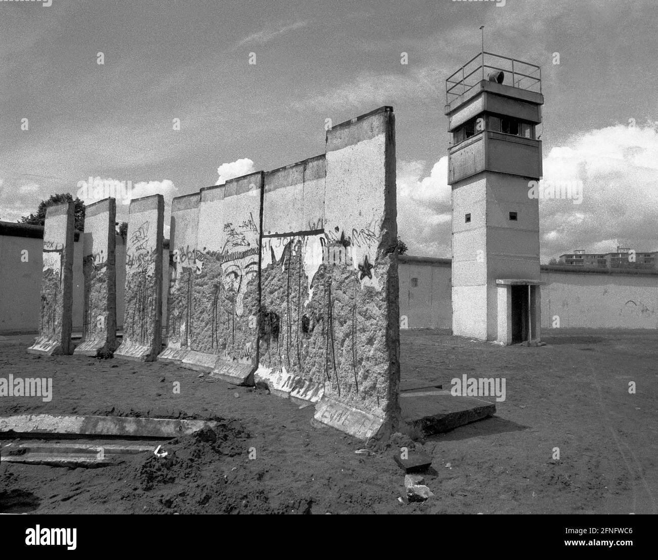 Parts of the wall hi-res stock photography and images - Alamy