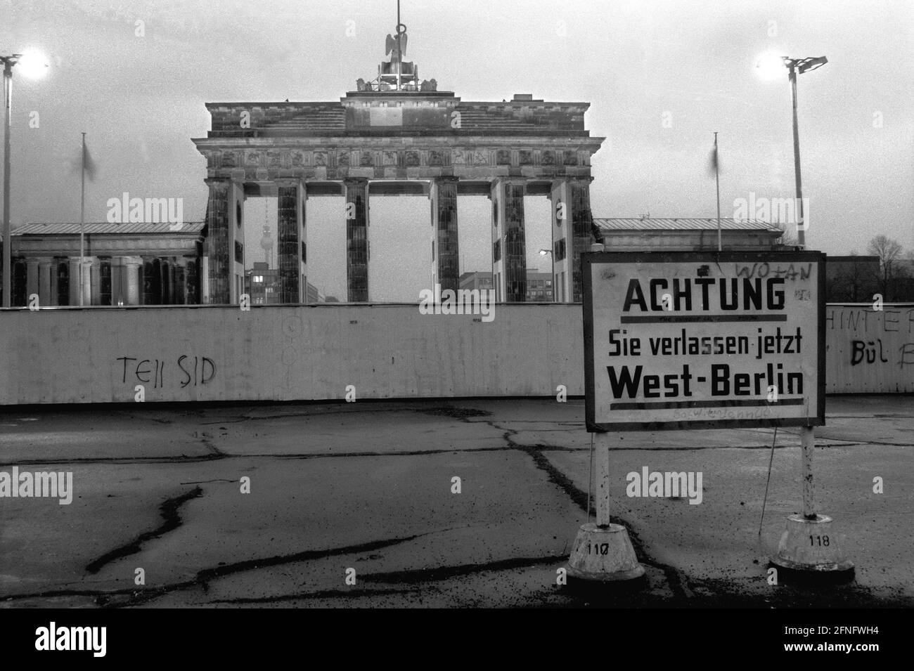 Berlin selection / GDR / Wall / 1986 Brandenburg Gate, GDR Wall ...