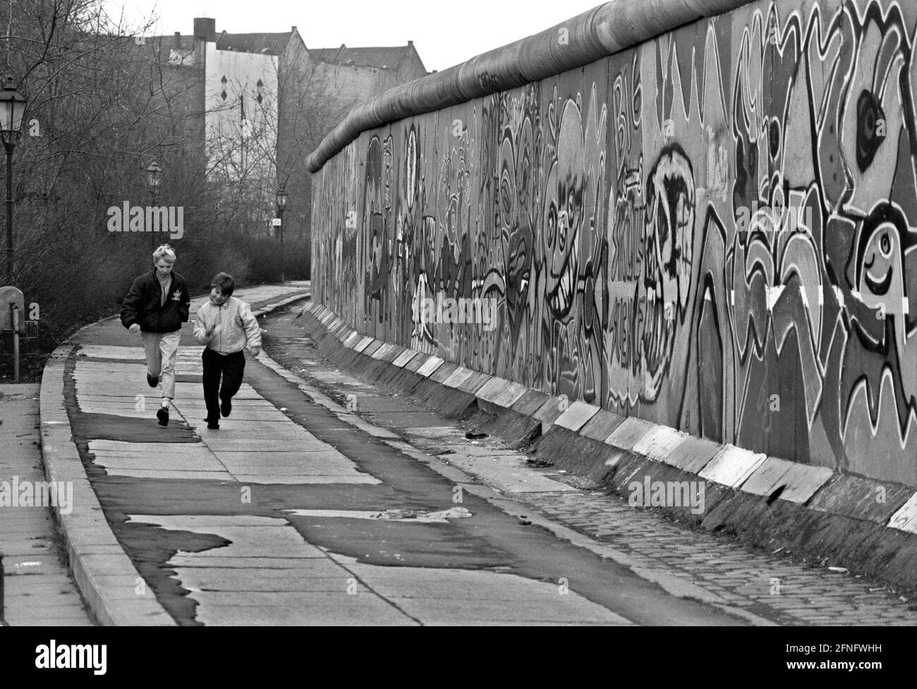 Berlin / Kreuzberg / Berlin Wall / GDR Wall / 1986 Wall in Kreuzberg ...
