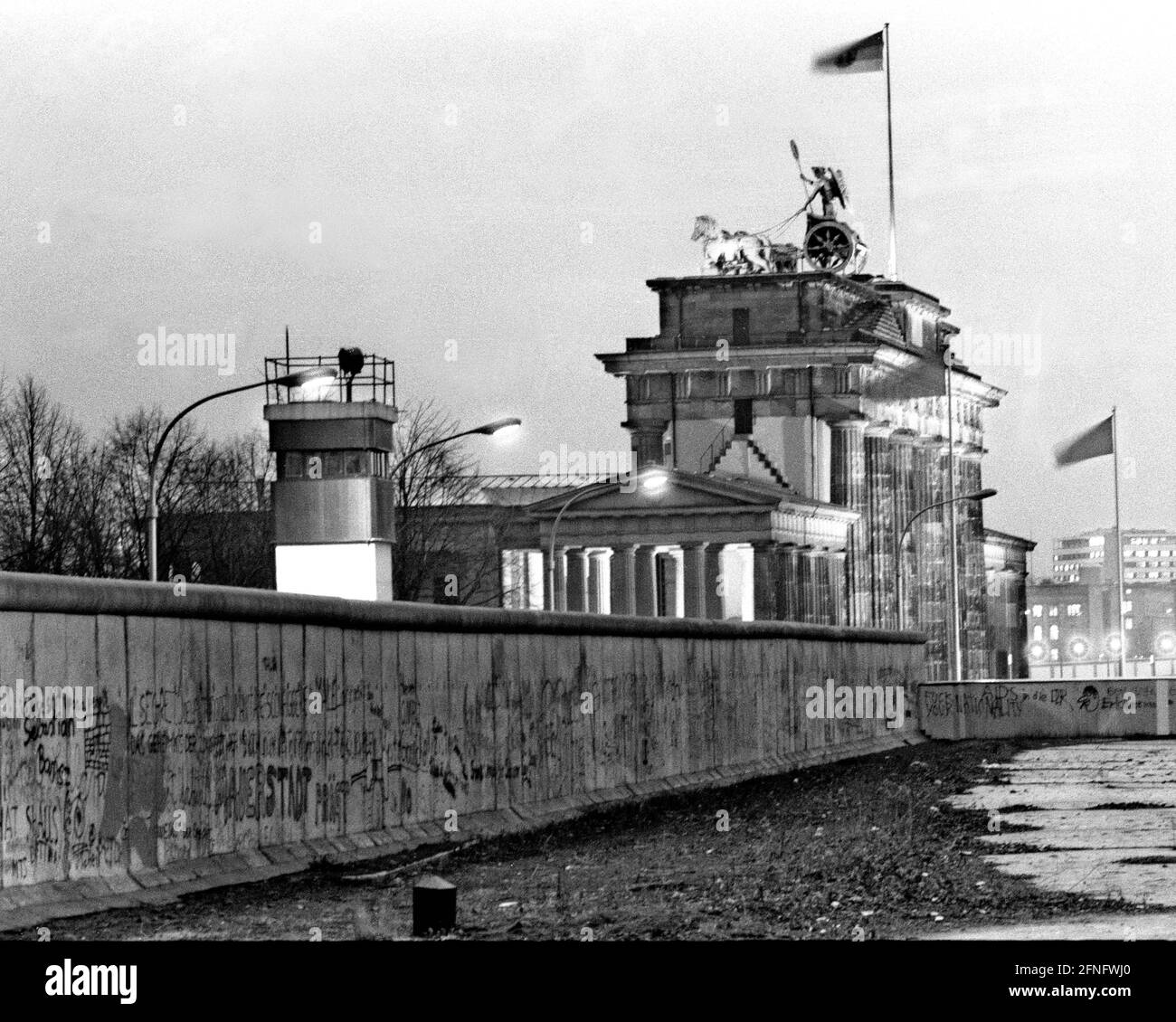 Berlin districts / GDR wall / 1986 Brandenburg Gate, GDR wall ...