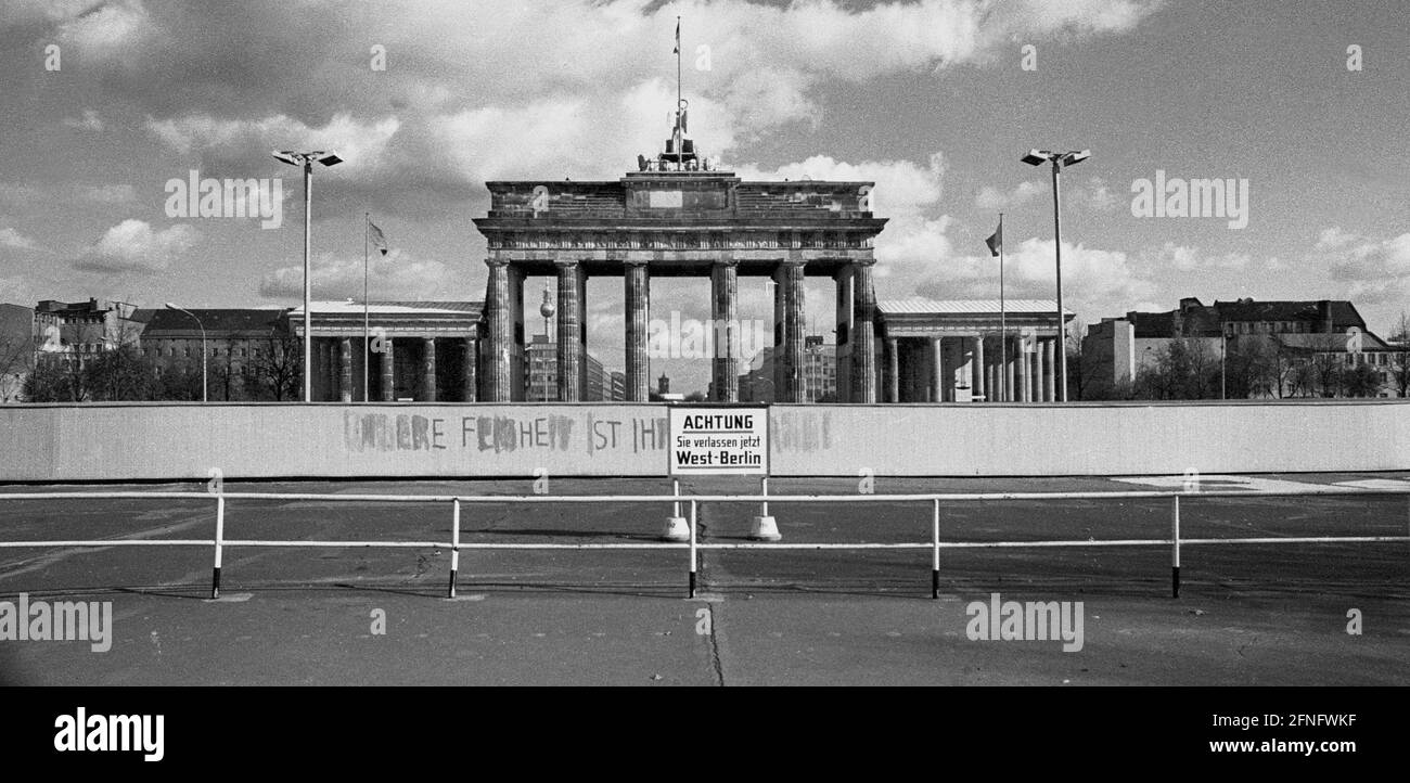 Berlin-Boroughs / GDR Wall / 10 / 1986 Mitte: The Wall at the ...