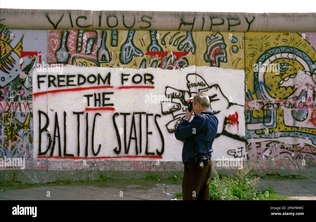 Berlin / Kreuzberg / Berlin Wall / GDR Wall / 1986 Potsdamer Platz ...