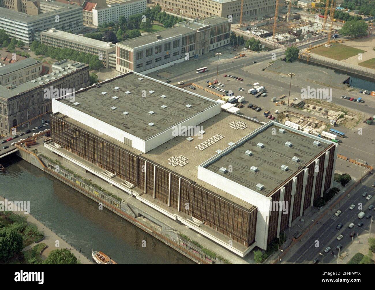 Berlin / GDR / 5 / 1995 Palace of the Republic and Palace Square as ...