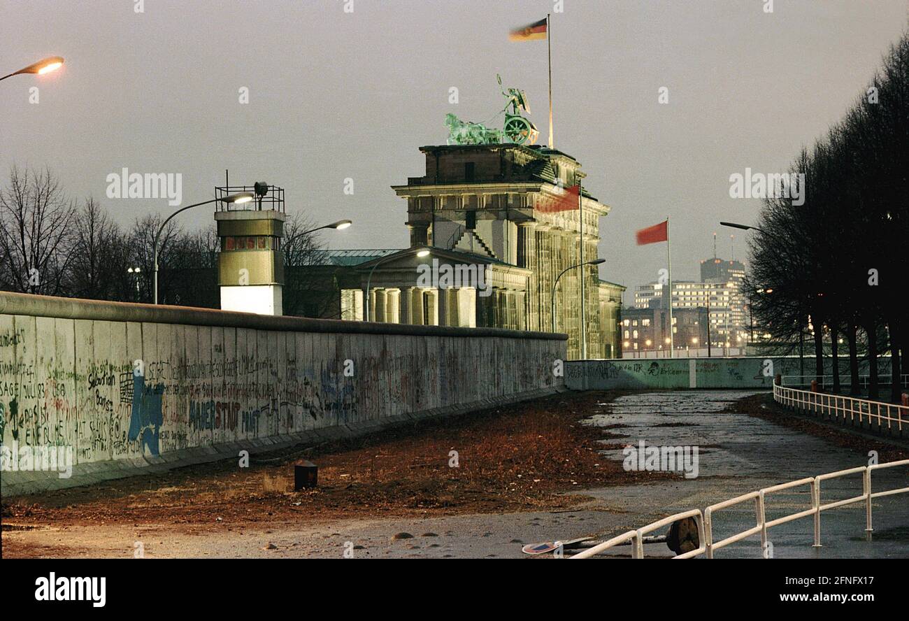 Berlin selection / GDR / Wall / 1986 Brandenburg Gate, GDR Wall ...