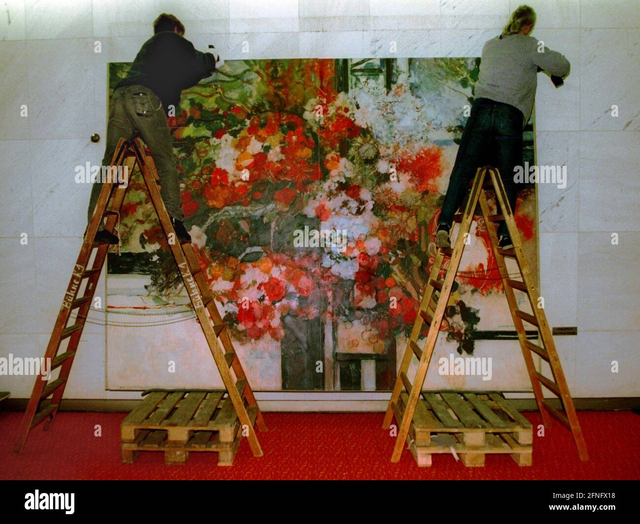 Berlin / GDR / Art / Unification / 1996 Palace of the Republic. The ...