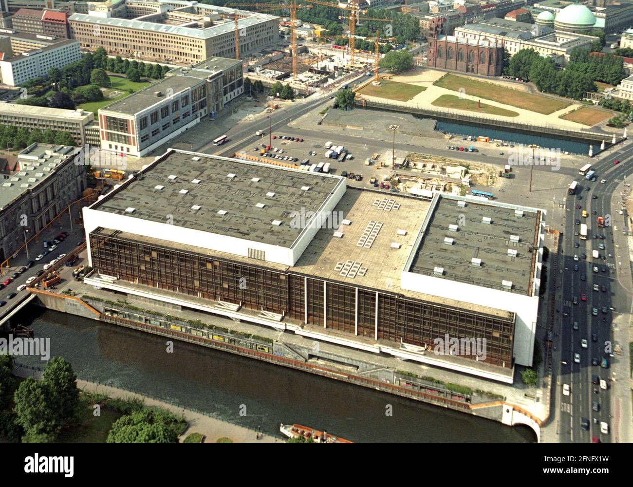 Berlin / GDR / 5 / 1995 Palace of the Republic and Palace Square as ...