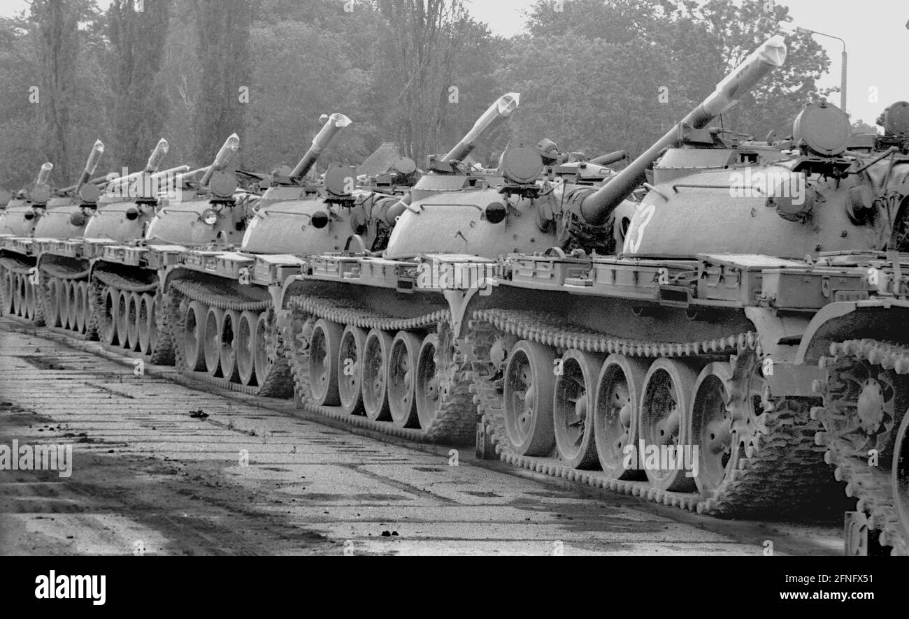 Saxony / GDR state / Unification / 1990 GDR tanks of the type T55 wait ...