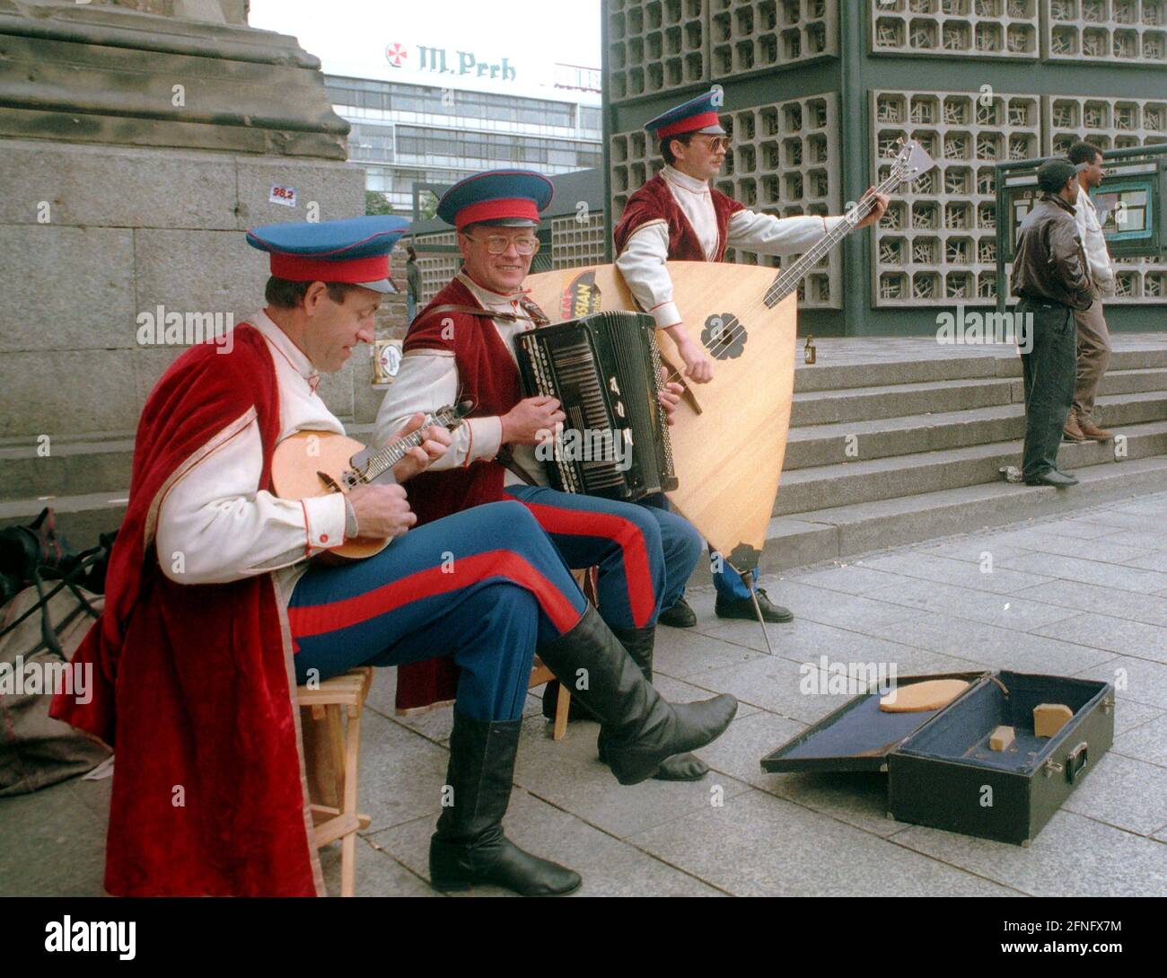 Big orchestra hi-res stock photography and images - Alamy