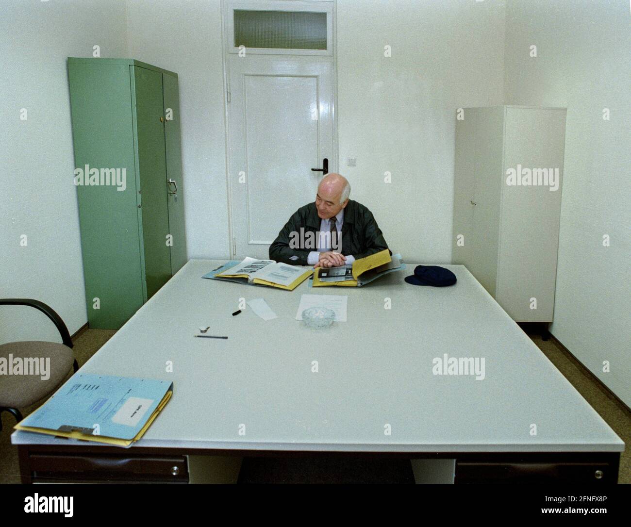 GDR State / Stasi / Journalists 10/1993 Stasi Headquarters in Berlin ...
