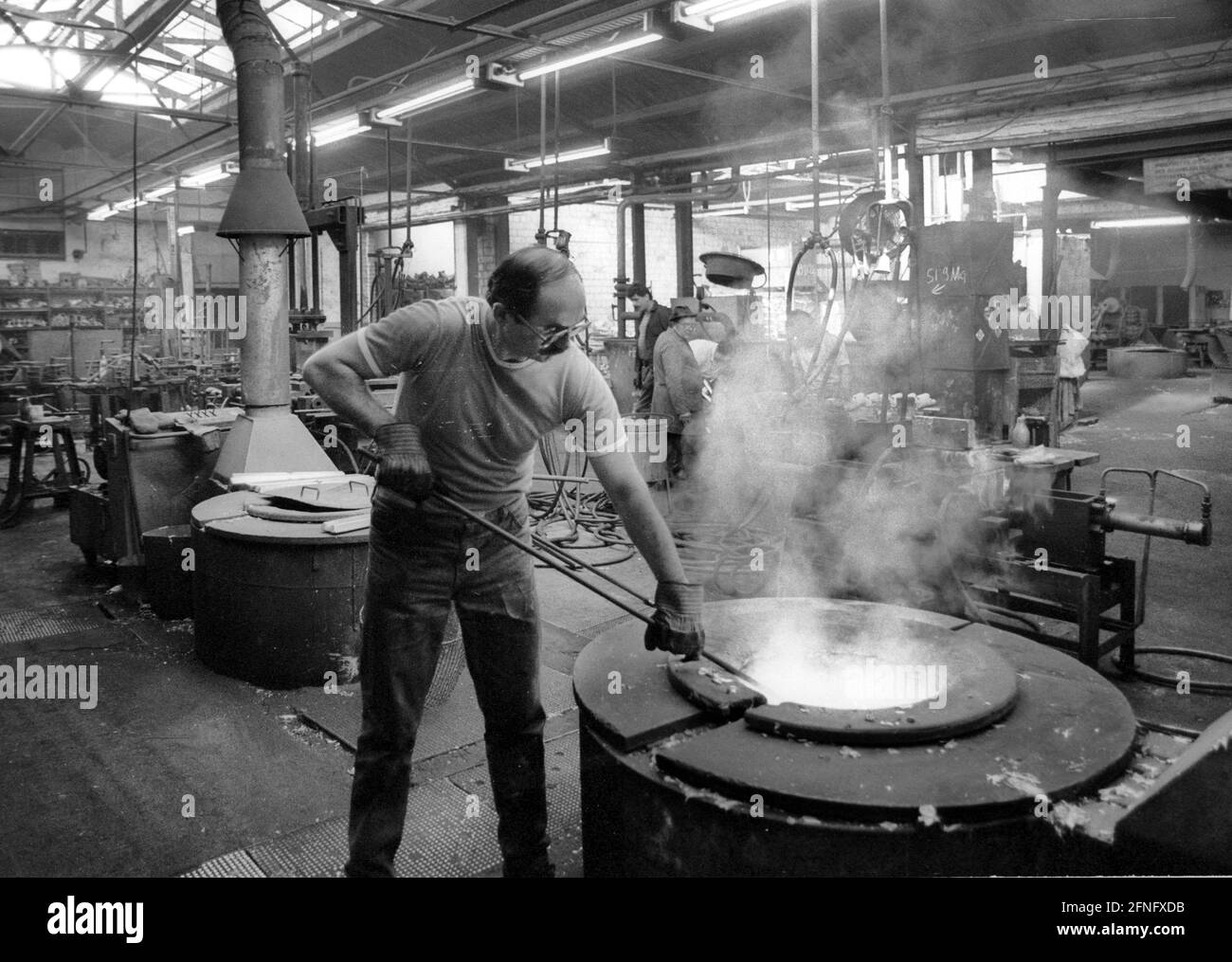 Foundry iron worker hi-res stock photography and images - Alamy