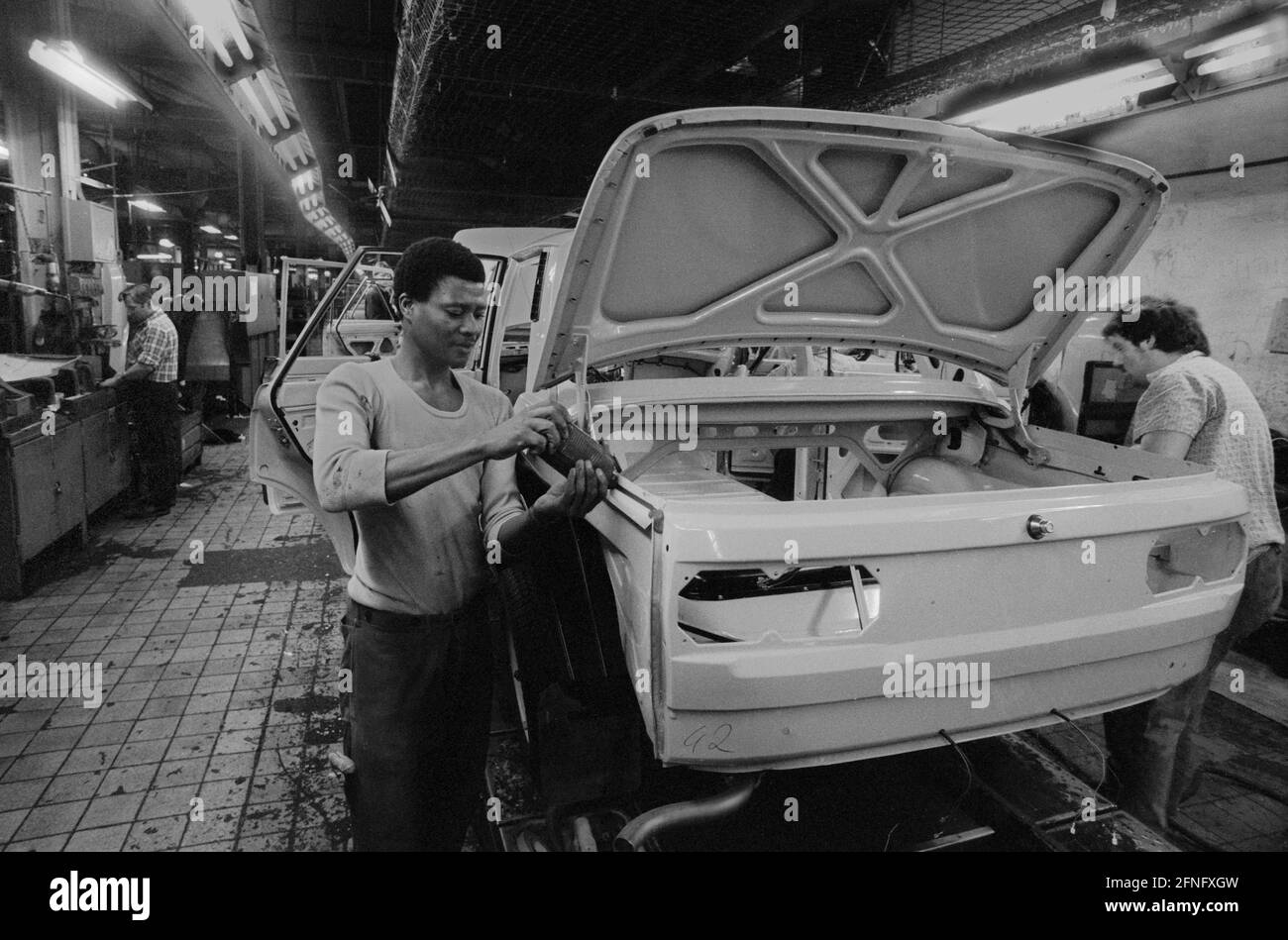 Level contract hi-res stock photography and images - Alamy