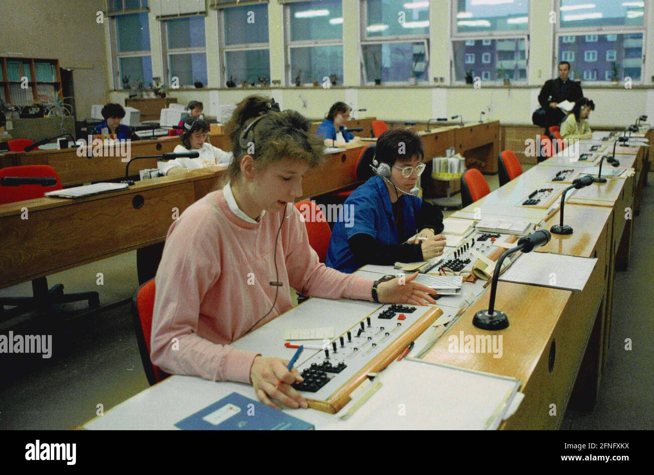 Technology 1991 hi-res stock photography and images - Alamy