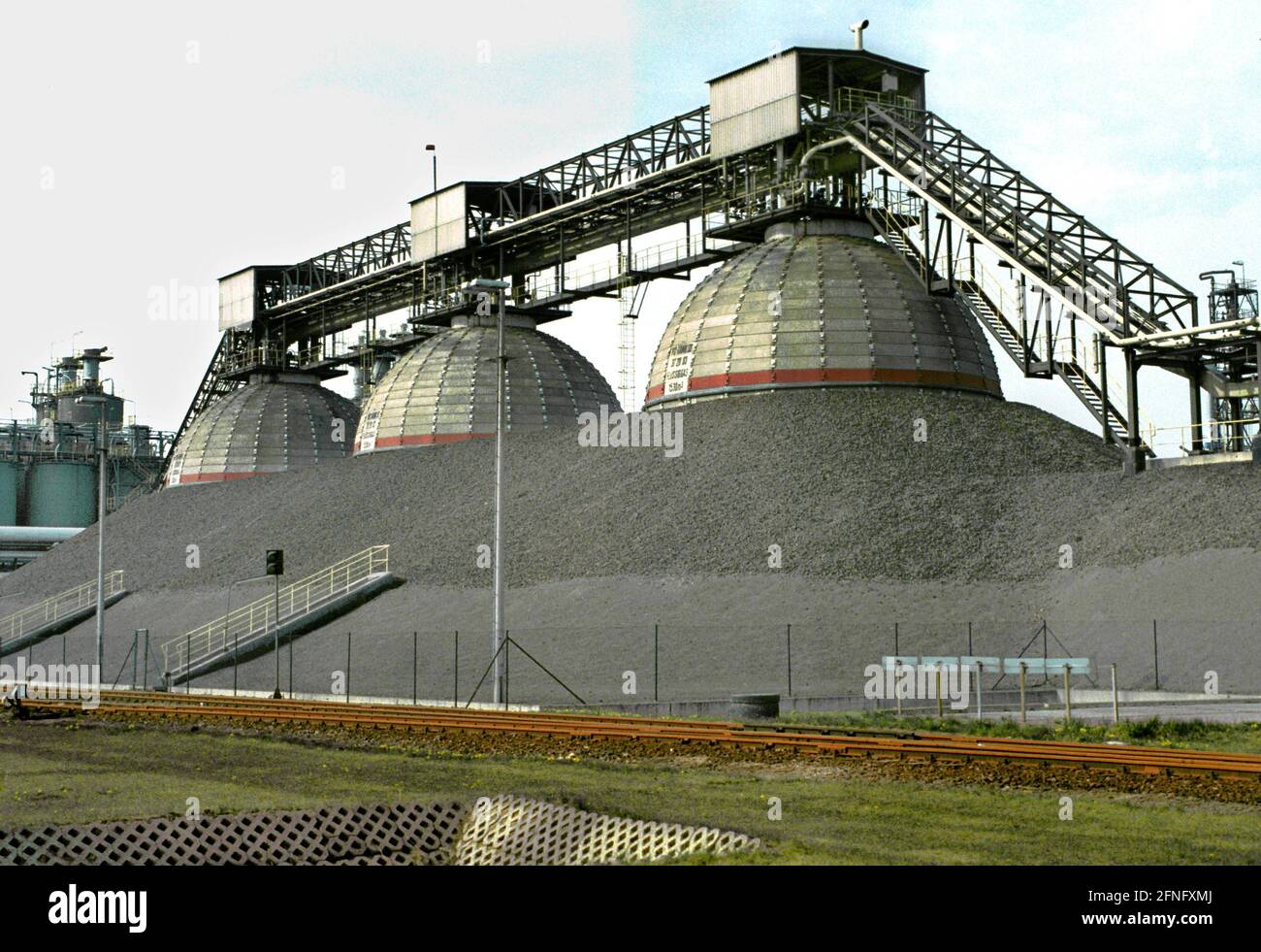 Saxony-Anhalt / GDR / Industry / 1993 BUNA-Werke in Schkopau. Once one ...