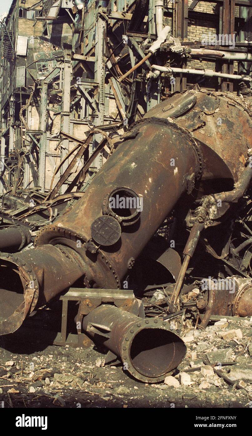 Brandenburg / GDR / Industry 1992 End of the GDR. The large Lauchhammer ...