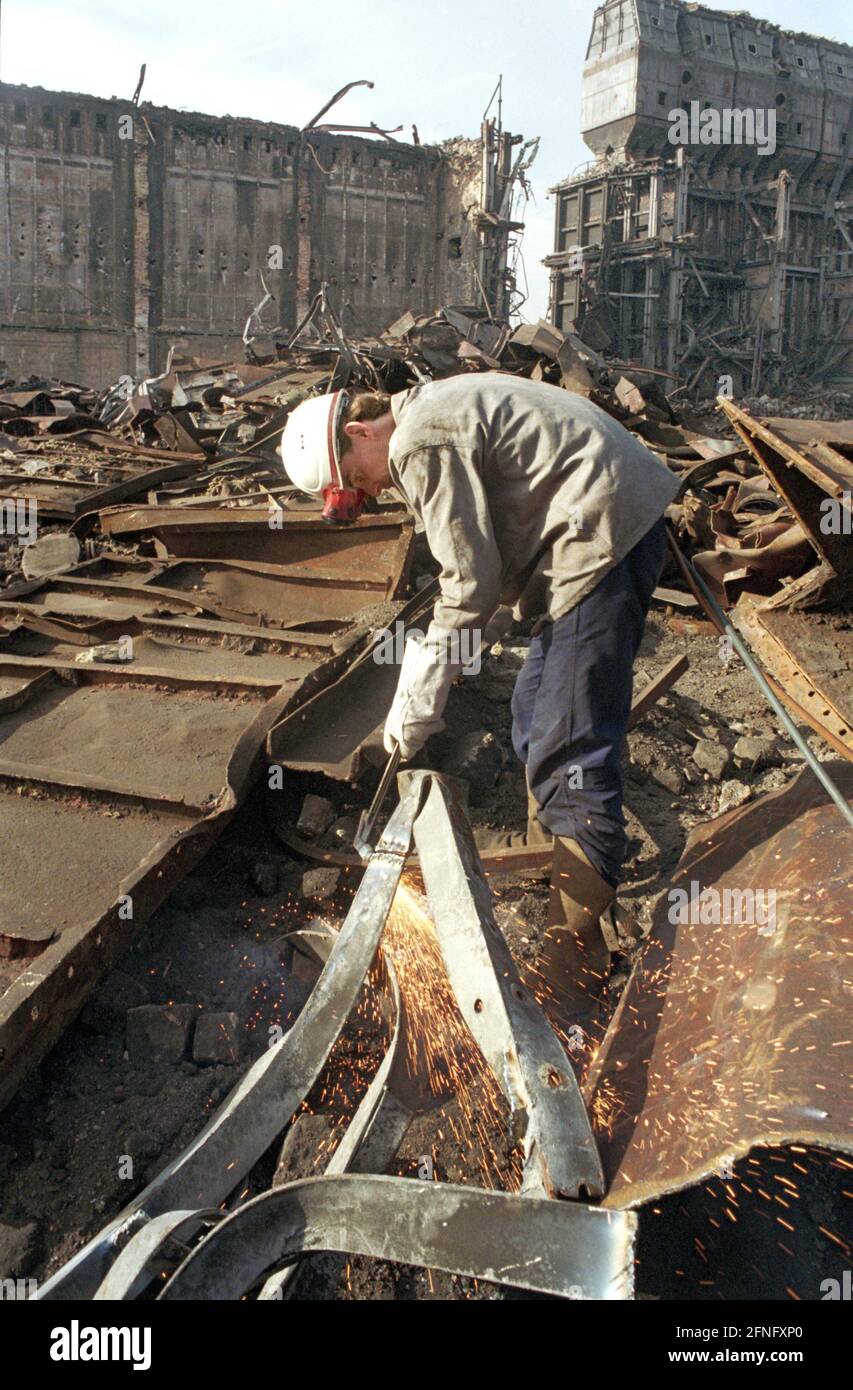 Brandenburg / GDR / Industry 1992 End of the GDR. The large Lauchhammer ...