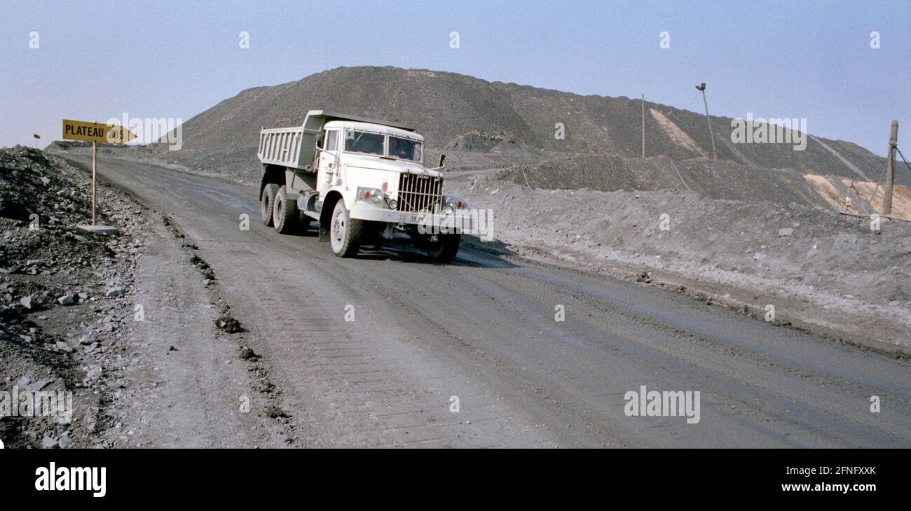 GDR / Economy / Thuringia / 1990 Uranium overburden in Drosen near ...