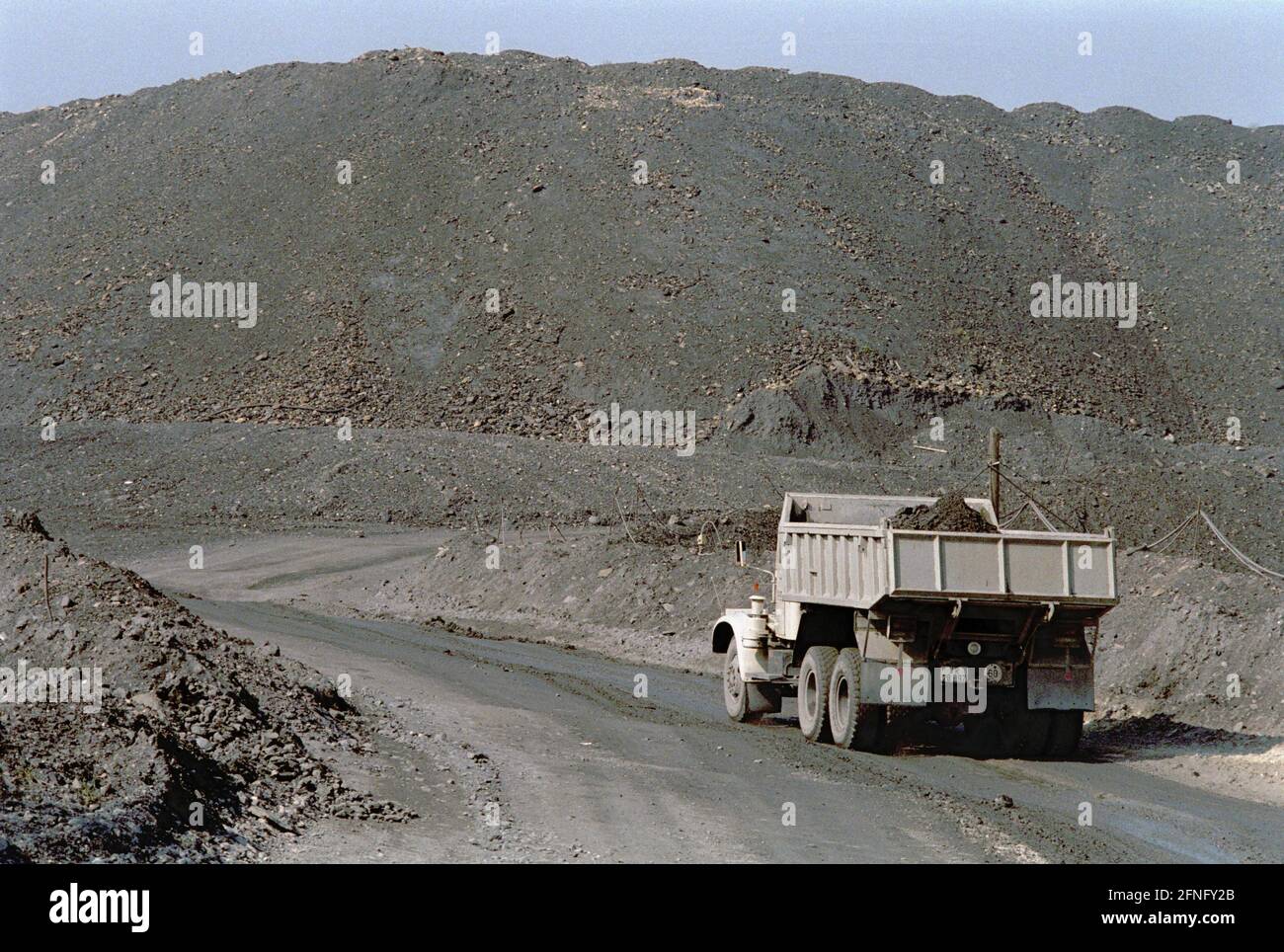 GDR / Economy / Thuringia / 1990 Uranium overburden in Drosen near ...