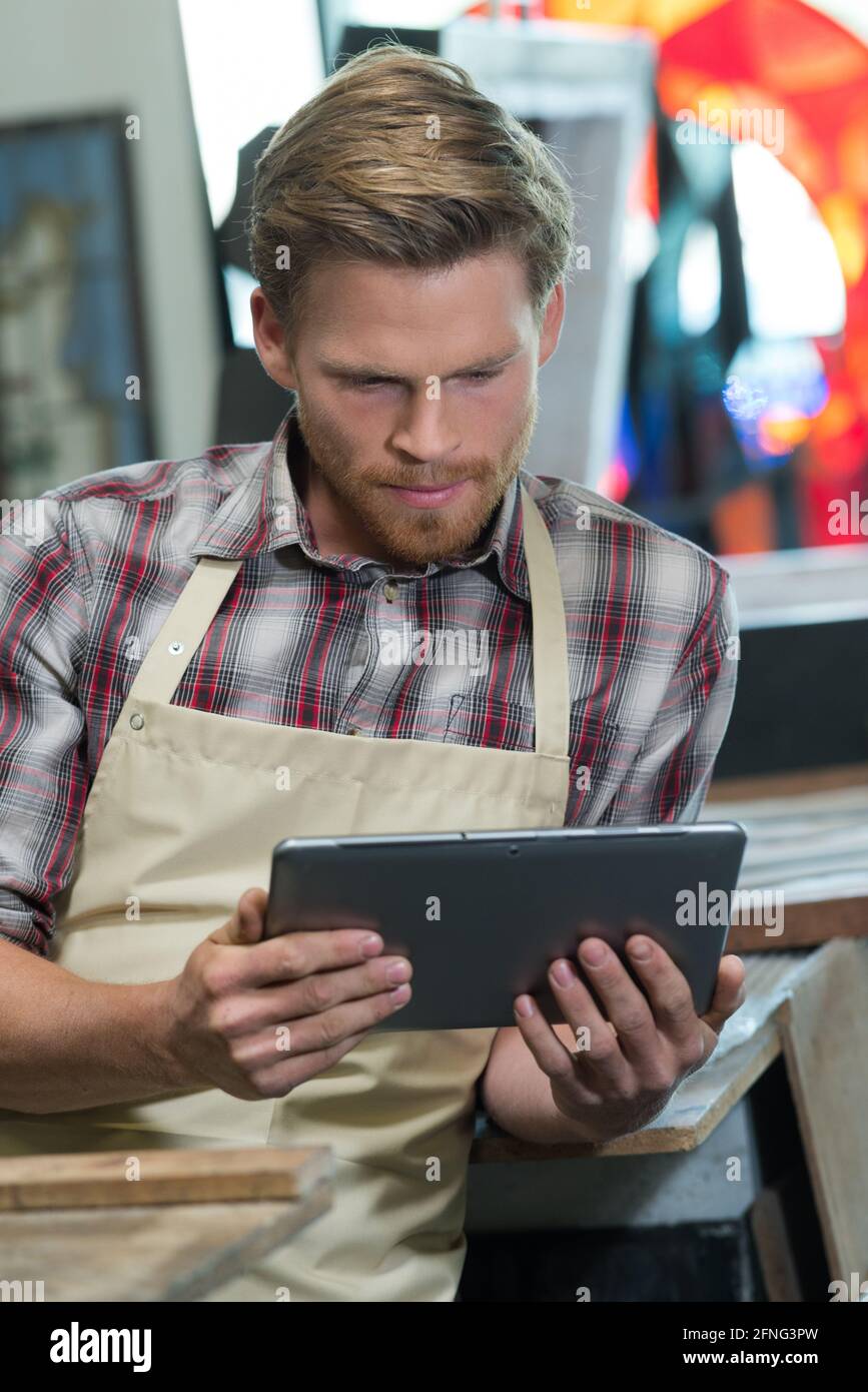 Man tablet pc craft hi-res stock photography and images - Alamy