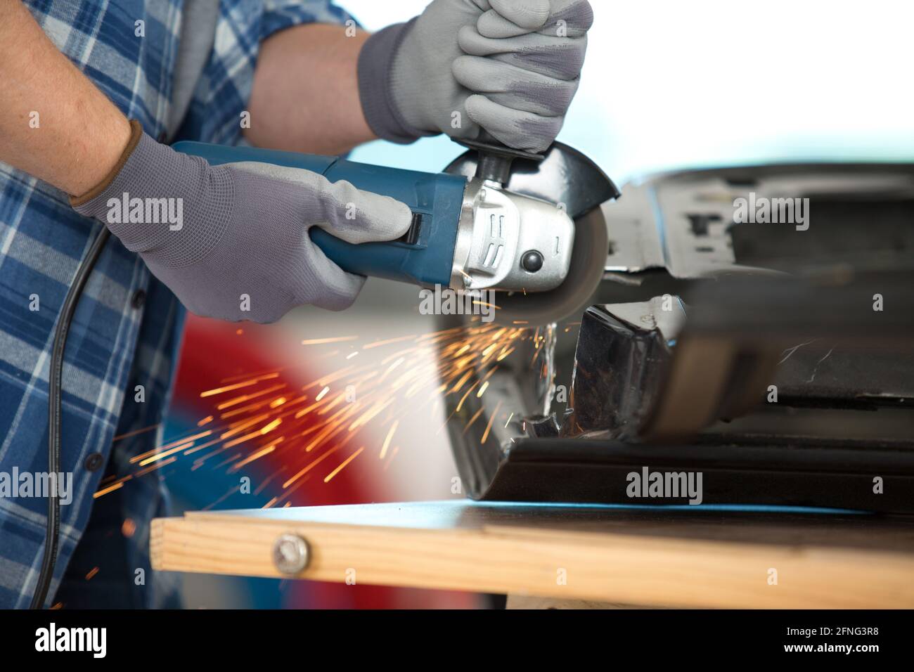 Blacksmith steel wheel hi-res stock photography and images - Alamy