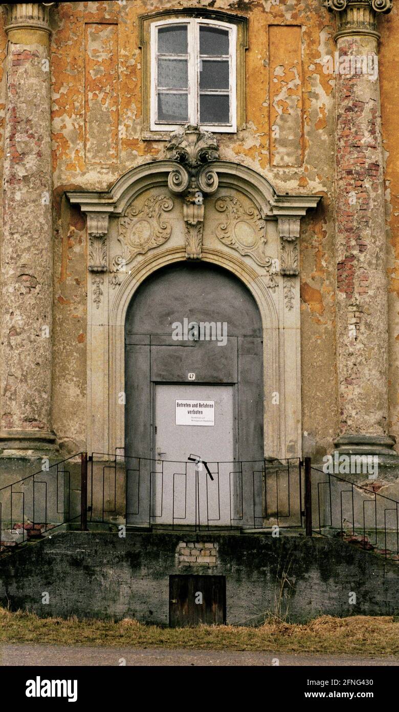 Bundelaender / Brandenburg / Schloesser / 3 / 1994 Dilapidated castles ...