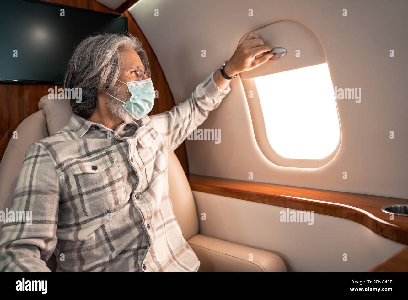 Private jet window hi-res stock photography and images - Alamy