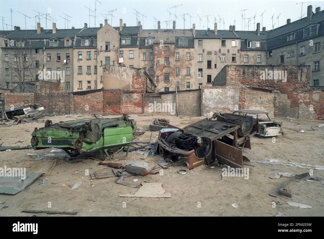 Leipzig-Volkmarsdorf / early 1990 workers' quarter, the GDR officials ...