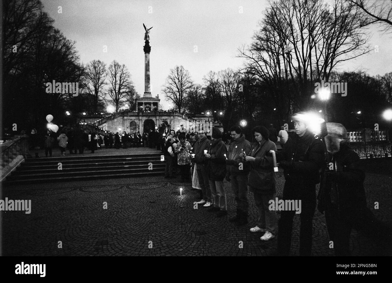 000 people took part Black and White Stock Photos & Images - Alamy