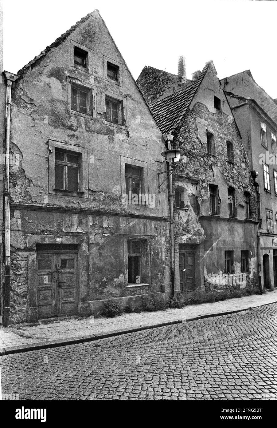 GDR / Saxony / 1992 Goerlitz. Medieval old town, very dilapidated ...