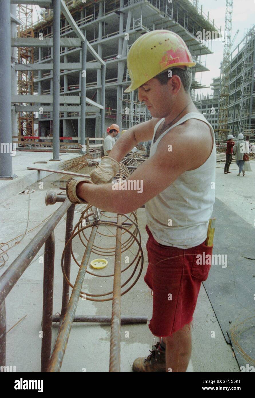 Bau crew hi-res stock photography and images - Alamy