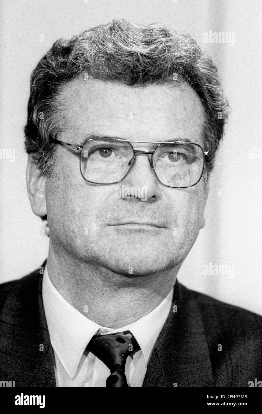 15 10 1990 Black and White Stock Photos & Images - Alamy