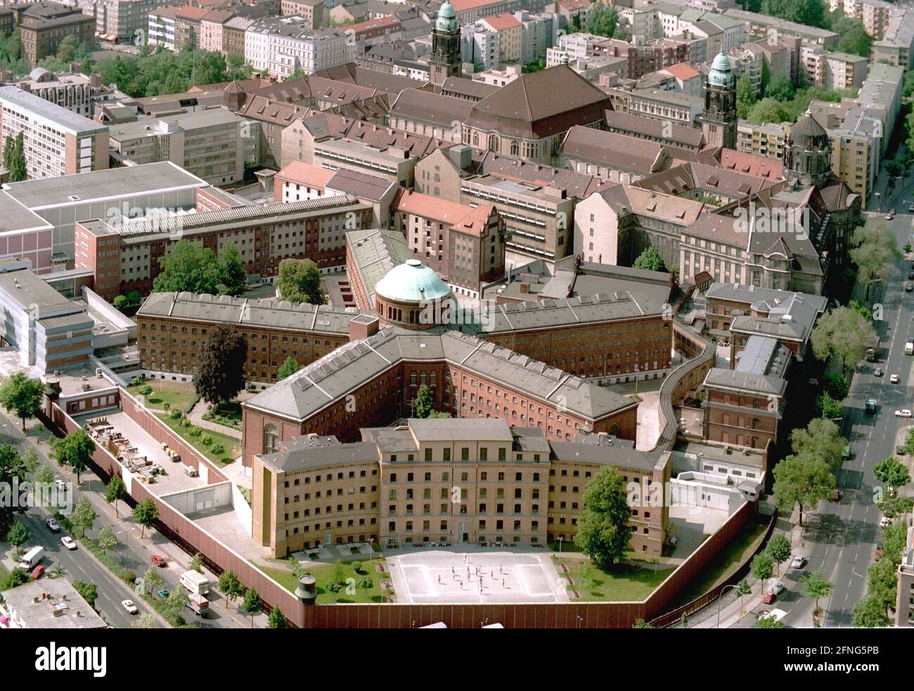 Berlin / Tiergarten / Justice / 14.5.1993 The remand prison (U-Haft ...