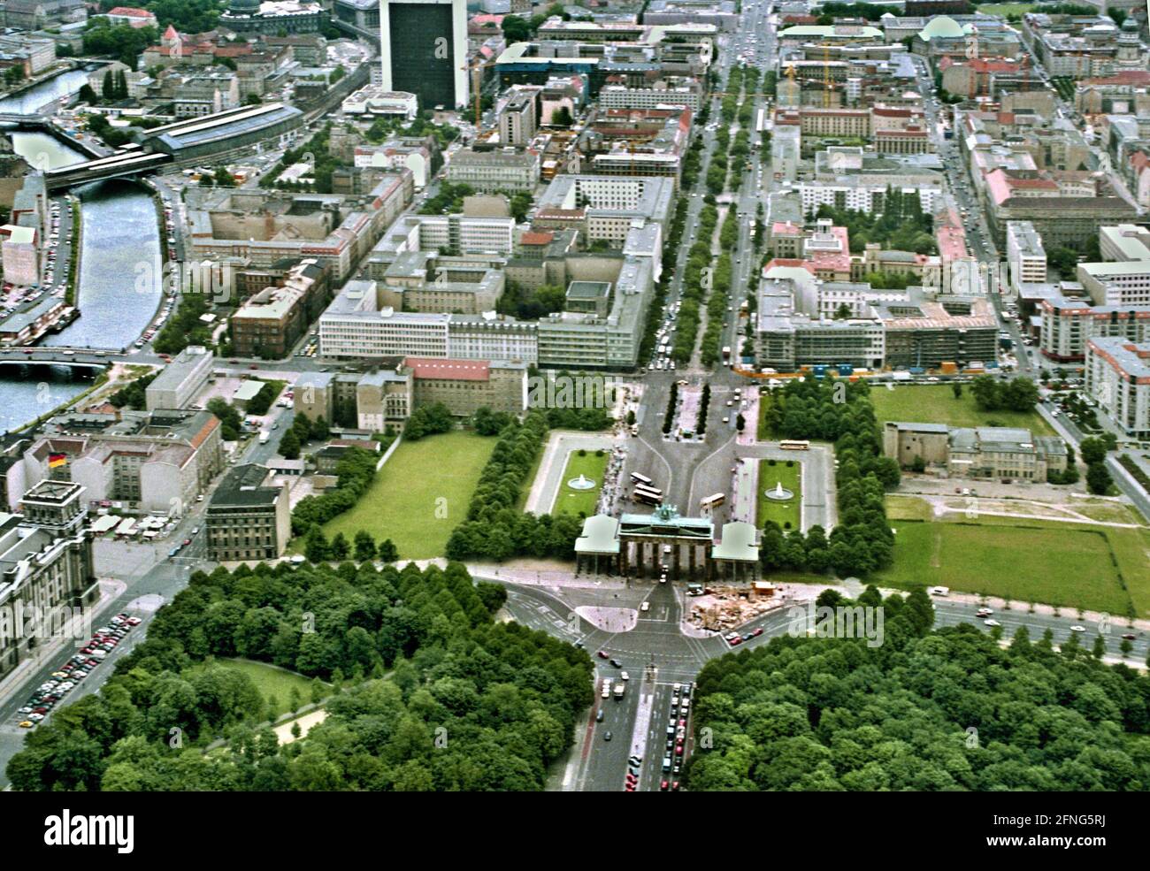Berlin-City / Mitte / Government District 1994 Brandenburg Gate and ...