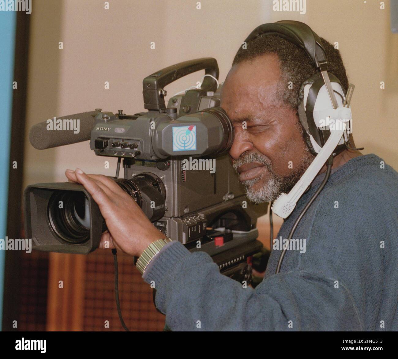 Berlin / Foreigners / Africa / Professions / Press 1998 Cameraman of ...