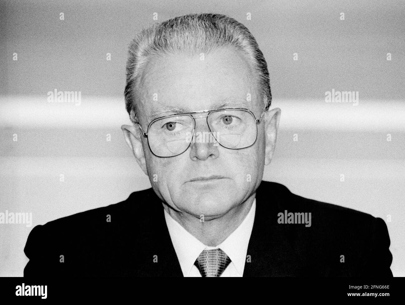 Strenger hi-res stock photography and images - Alamy