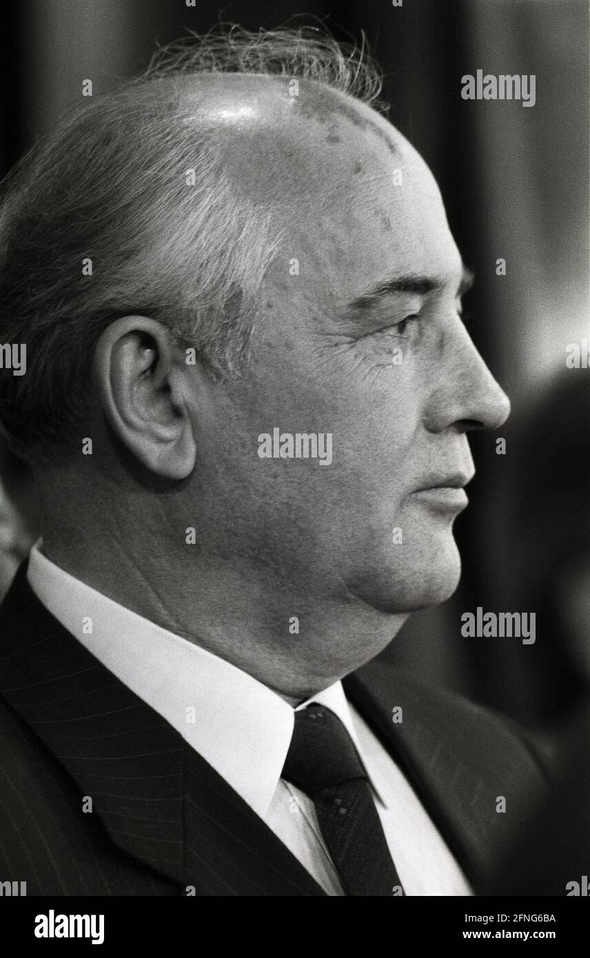 Mikhail sergeyevich gorbachev hi-res stock photography and images - Alamy