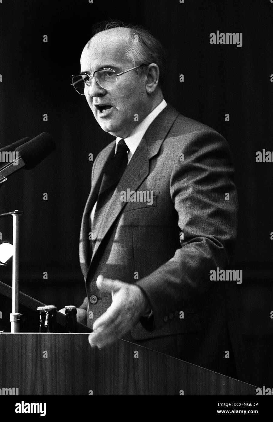 Germany, Bonn, 13.06.1989. Archive No.: 05-78-28 Visit of the Soviet ...