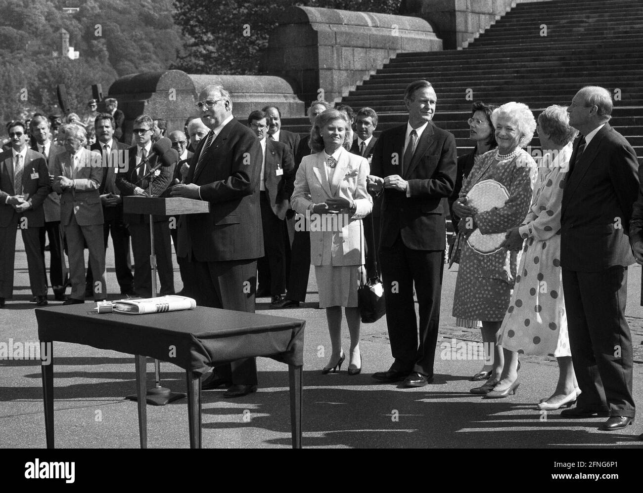 George w bush visits germany hi-res stock photography and images - Alamy