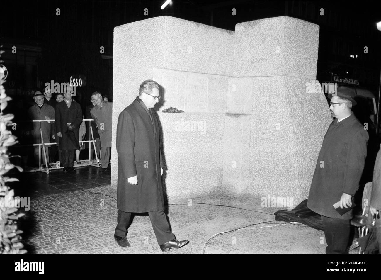 Inauguration of the memorial stone for the synagogue Herzog-Max-Straße ...