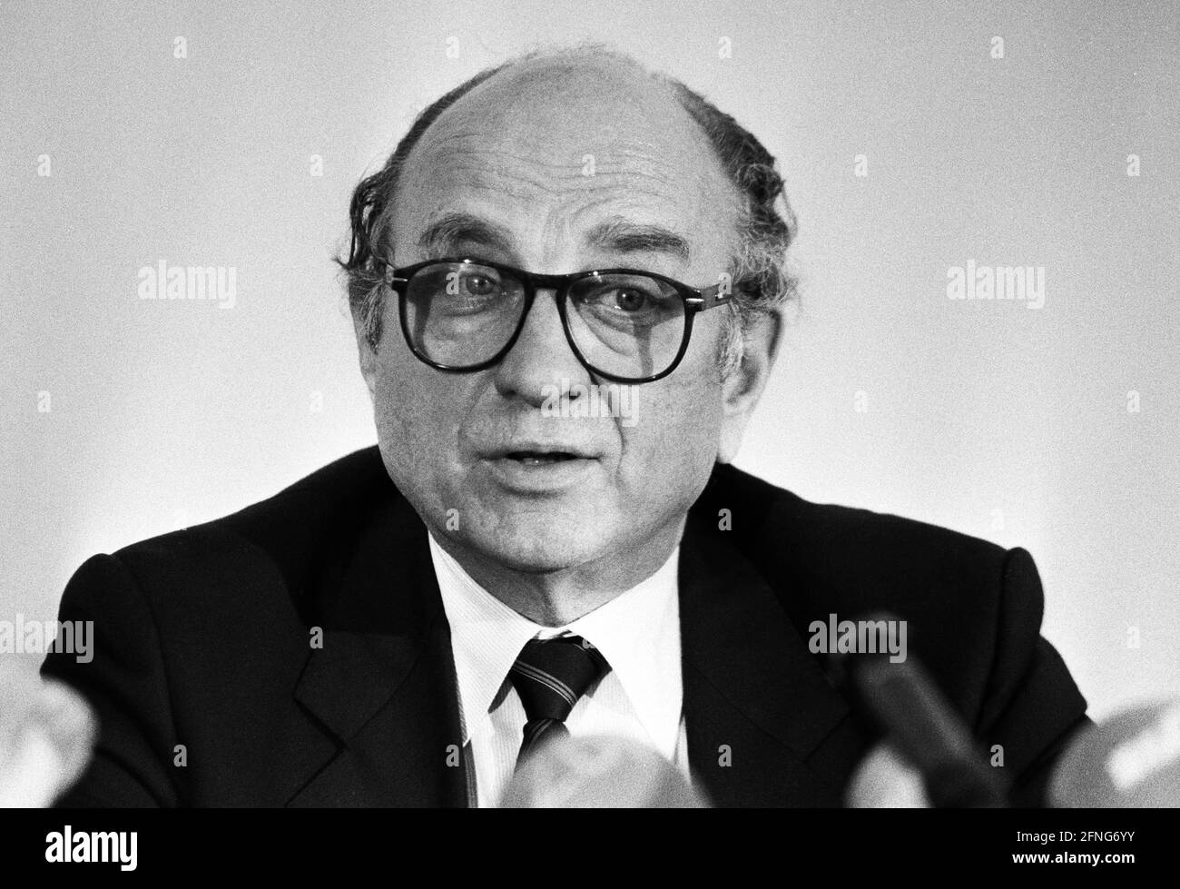 07 19 06 Black and White Stock Photos & Images - Alamy