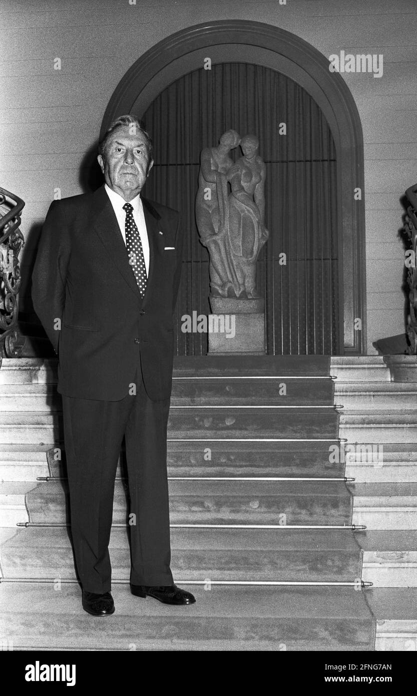 Federal law enforcement head hi-res stock photography and images - Alamy