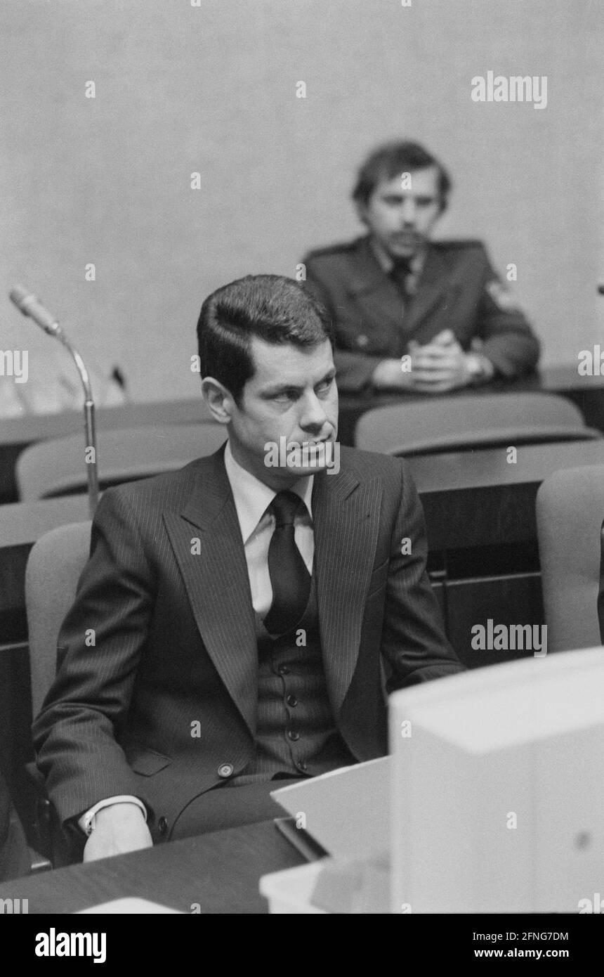 Dieter Zlof in the courtroom as the defendant in the Richard Oetker ...