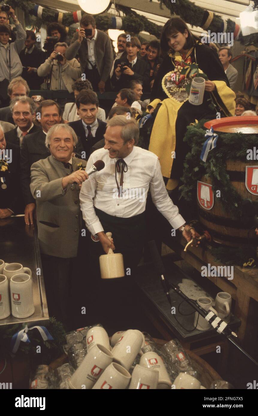 Wiesn host Michael Stiegler and Munich Mayor Georg Kronawitter shortly ...