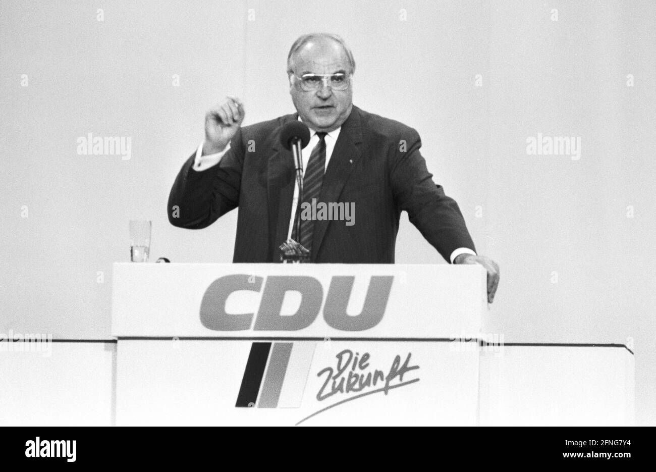 Germany, Bremen, 11.09.1989. Archive No.: 08-42-10 CDU Federal Party ...