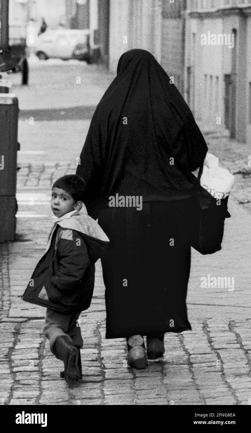 Berlin-Boroughs / Wedding / Foreigners / 1996 Turkish woman and child ...