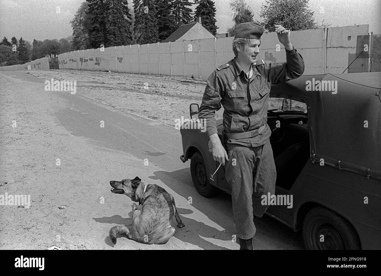 GDR, Berlin, 22, 04.1990, border strip between the walls near Frohnau ...